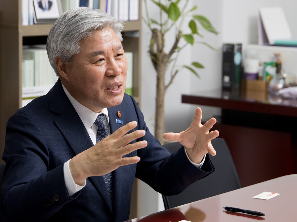 “적절한 개헌 시기는 ‘내년 지방선거’…文정부 실패 교훈 새겨 ‘연합정부’로 가야”