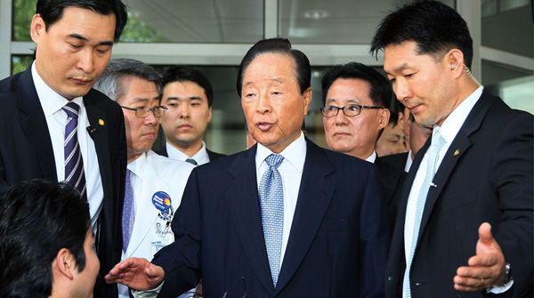 DJ 서거 직전, 국장(國葬) 결정되기까지 긴박했던 청와대(MB)와 상도동(YS) 간 비화